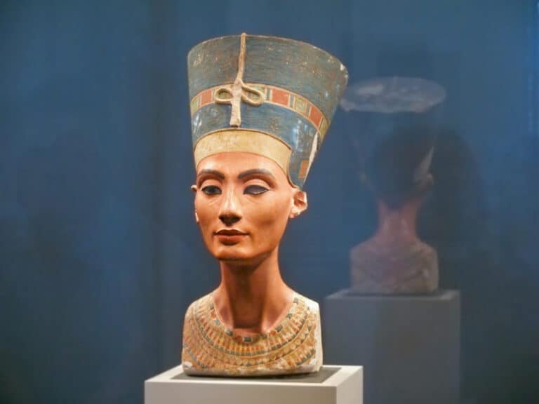 King Tut and Queen Nefertiti: Were They Buried Together?