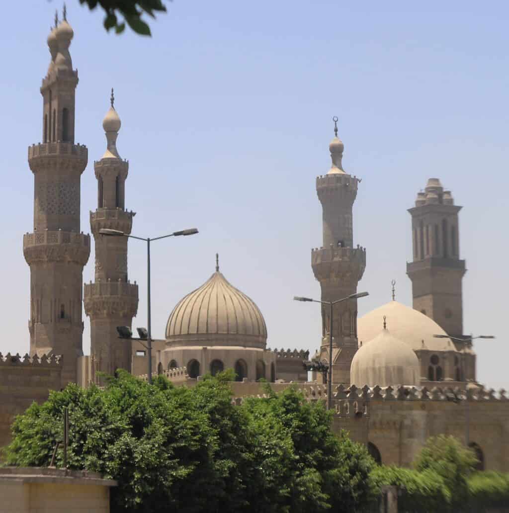 A Guide to the Most Beautiful Mosques and Churches in Cairo